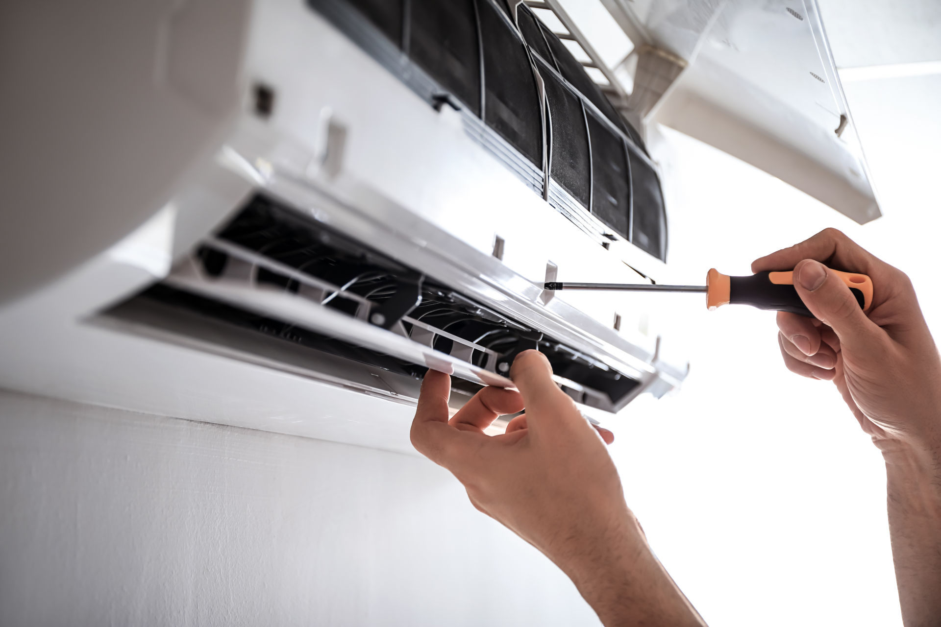 When to Call Your Air-Conditioning Repair Technician